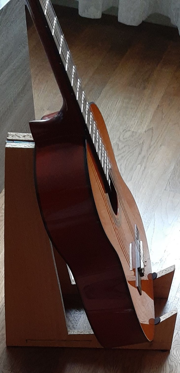 Fabrication d’un “stand” – Atelier guitare